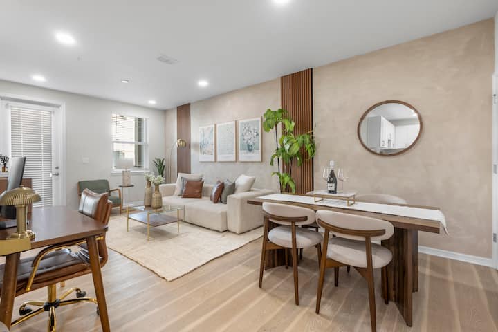 Luxe Coastal Getaway, 10 Min To Beaches + Pool/gym - ラーゴ, FL