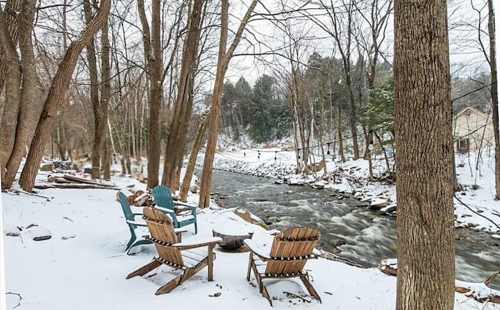 Cozy Brookside Retreat Mins To Mnt. & Walk To Town - Ludlow, VT