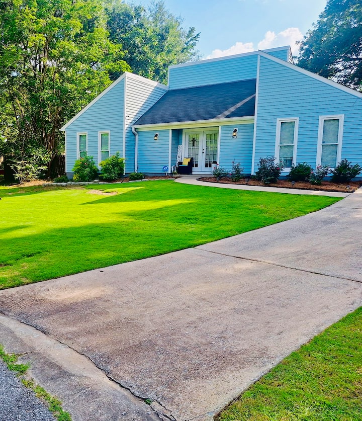 The Cozy Blue Modern Escape - Columbus, GA