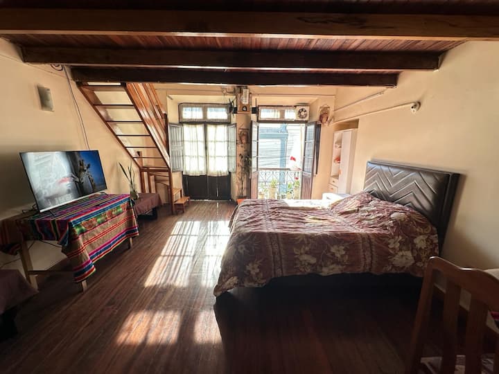 Estudio Colonial Con Balcones - Sucre