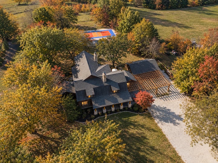 Sleeps 16! Pkbl/bball, Hot Tub, Theater, Game Rm! - Carmel, IN