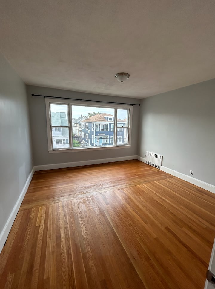 3bd/1ba Near Tufts & Train - Tufts University, Medford