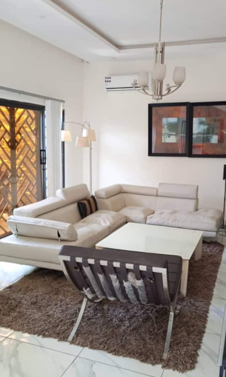 Chic Mini Villa Bylomé Airport 5 Days Minimum Stay - 로메