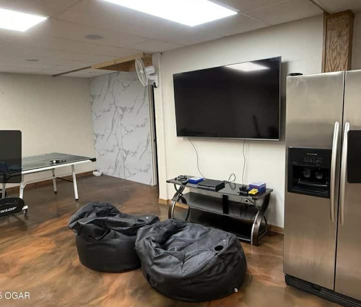 Cozy Private Bedroom – $99/night - Joplin, MO