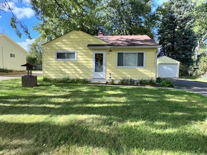 Ranch Home Close To Everything - Auburn Hills, MI