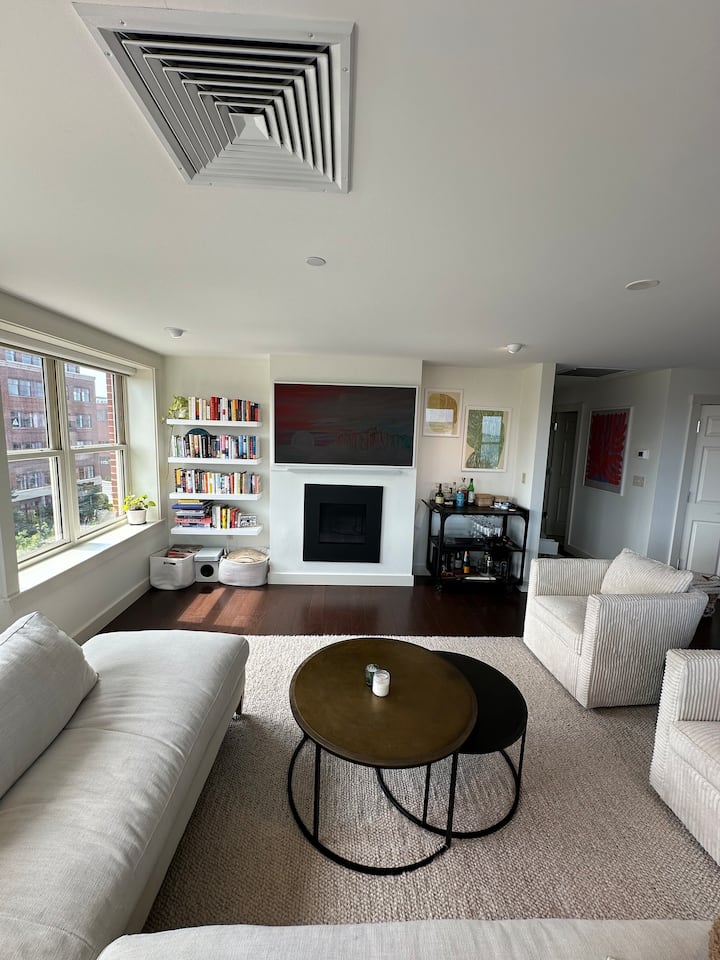 Downtown 2br Condo W Water View - Portland, ME