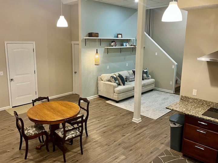 Ground-level Loft With Garage - Clinton, TN