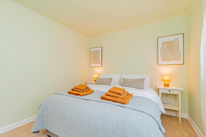 Fresh, Stylish Apartment - Basingstoke