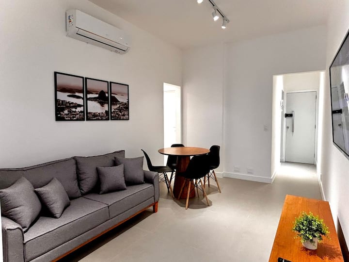 Apto 2 Qts (1 Suíte) Recém- Reformado, Praia 500m - Rio de Janeiro