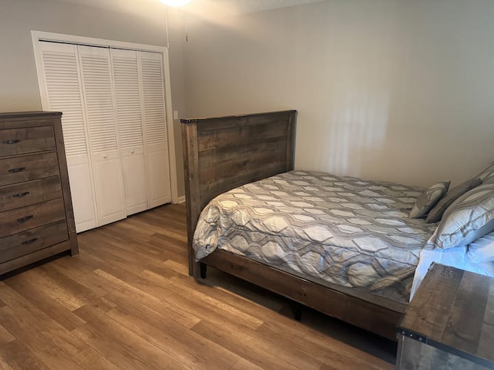 Spacious Room With Bathroom - Huntsville, AL