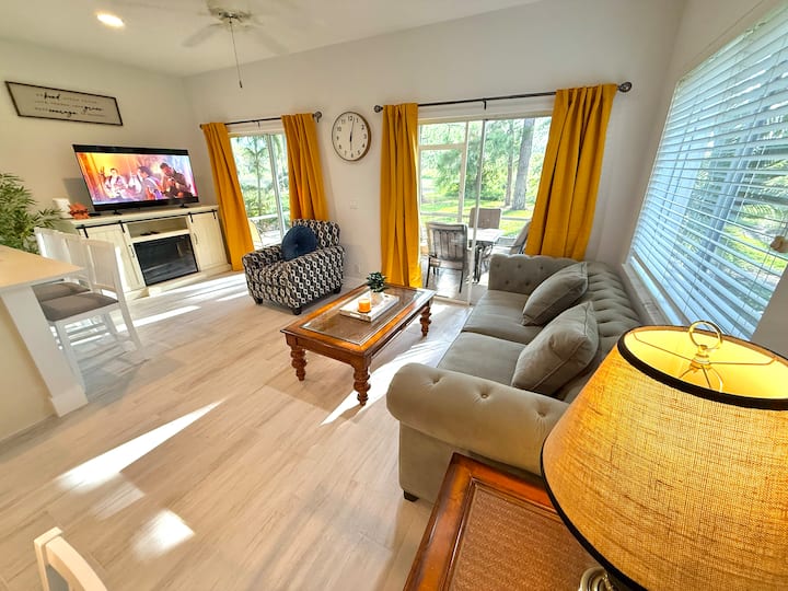Modern Apartment With Lake View! - Port St. Lucie, FL