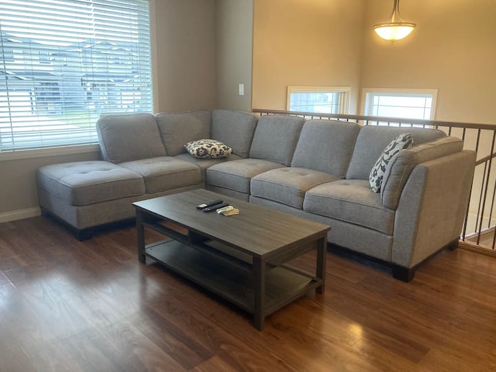 4 Bedroom, 2 Bath Duplex - East Side - Grande Prairie