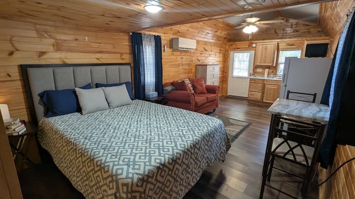 Crimson Nook, Tiny Home - Village Creek State Park, Wynne