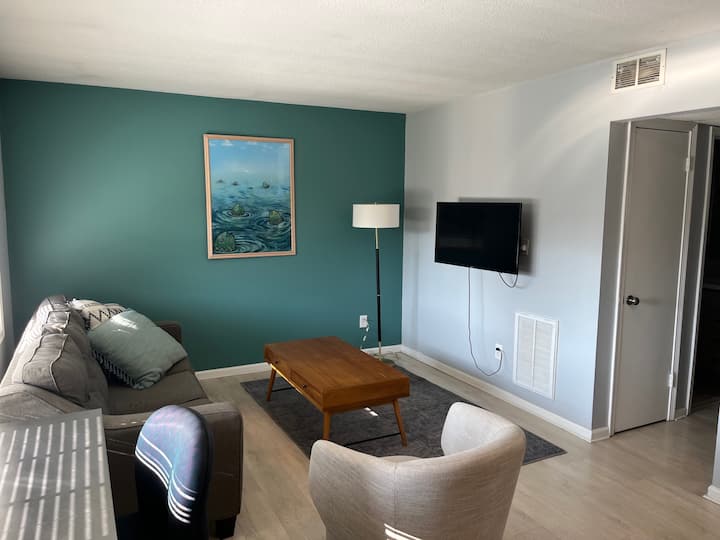 Condo In Downtown Durham W/ Pool - Eno River State Park, Durham