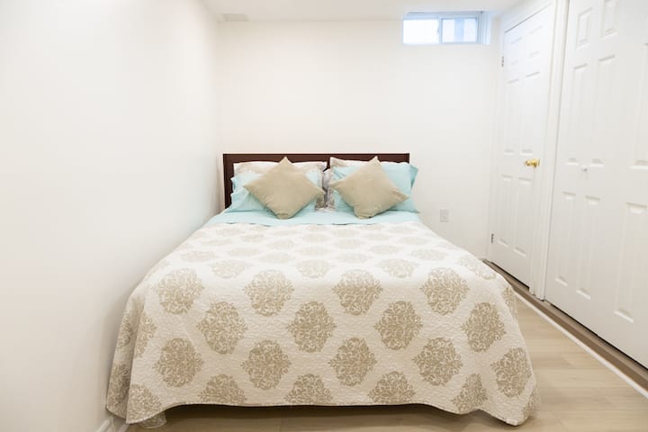 Bright & Spacious Basement Suite - Brampton