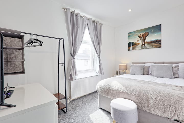 Colchester 4bed Contractor & Family | Longtermdisc - Colchester