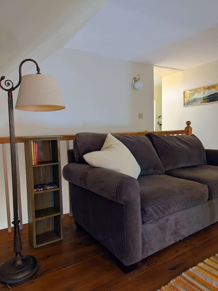 Yellow Door: Welcoming Couples & Solo Guests - Grafton, VT