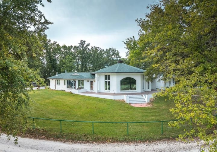 Private Ranch Stay + Indoor Swim Spa - The Fugitive Beach, Rolla