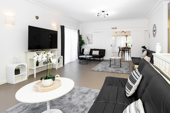 Spacious Penthouse + Bbq + Parking By Diamond Bay - 본다이비치