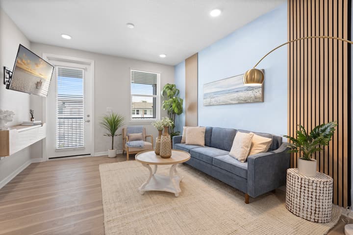 Coastal Luxury Suite, 10 Min To Beaches + Pool/gym - Clearwater Beach, FL