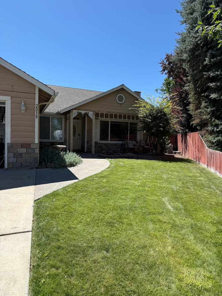 Comfy Family Home Near Bend - Redmond, OR