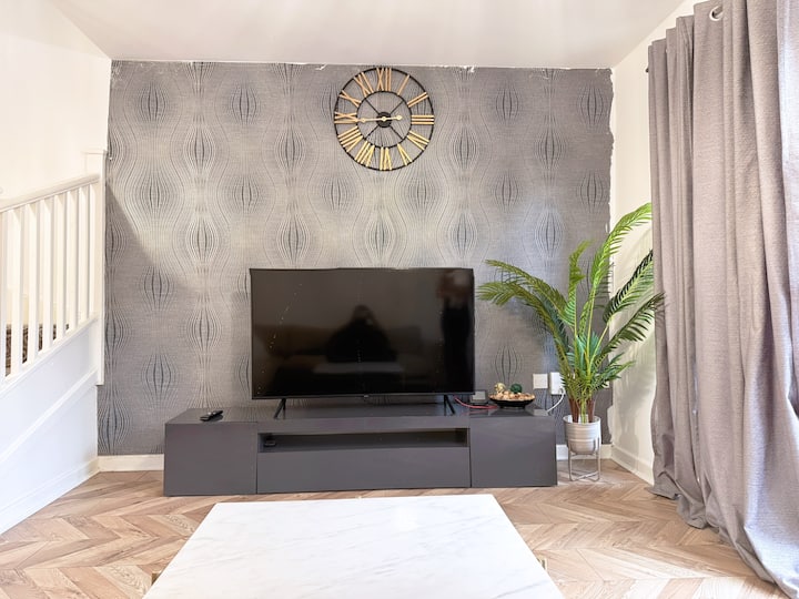 Spacious House With Private Parking In Manchester - Bolton