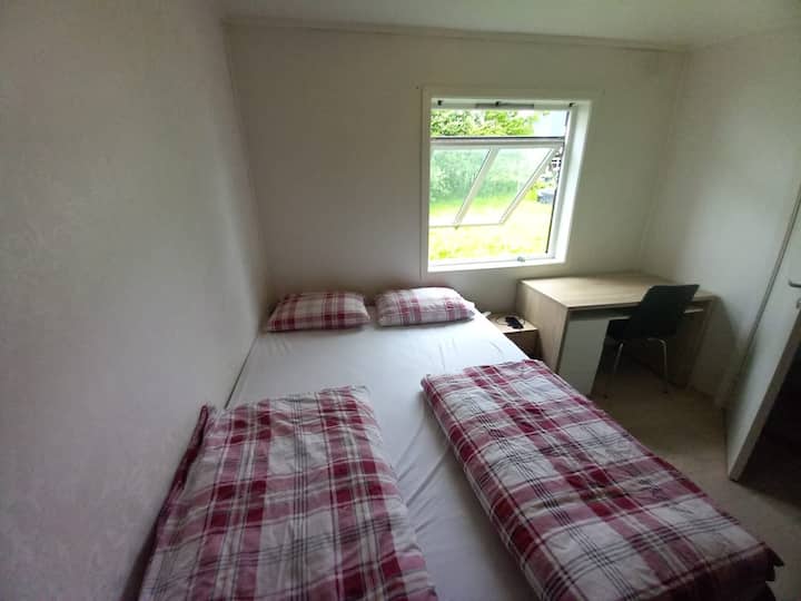 Et Privatrom Nr 4 I Stor Leilighet - Free Parking - Tromsø