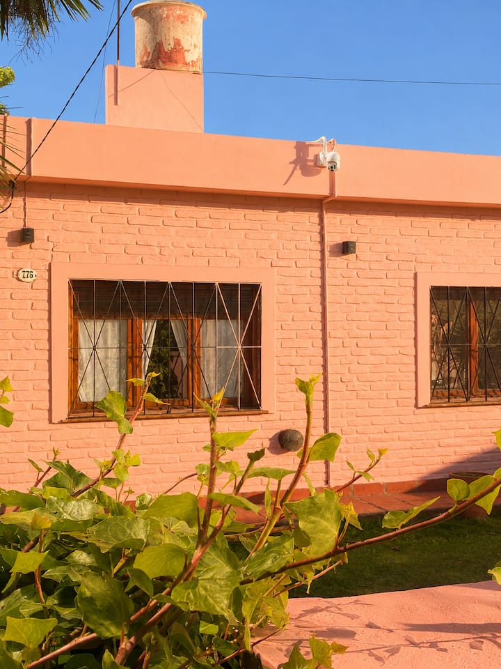 Spacious And Lovely House, W/pool And Wood Stove - Chascomús