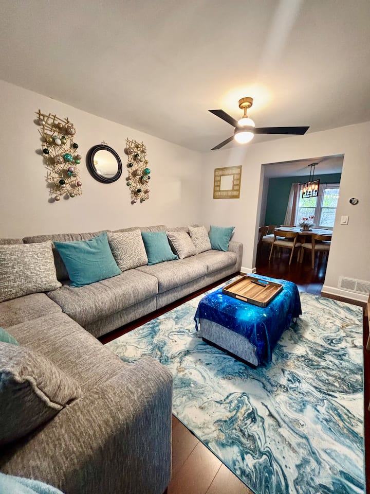 Galactic Themed, King Beds, Tvs, Wifi, G8 Location - Aurora