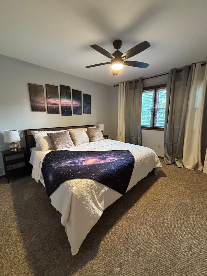 Galactic Oasis, King Beds, Tvs - Big Rock, IL