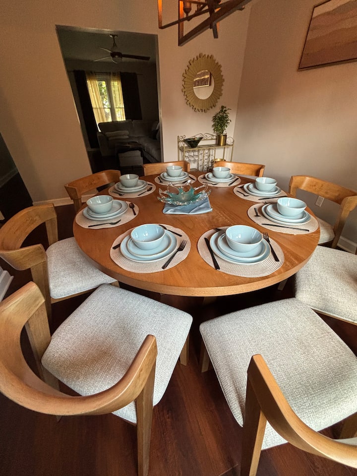 Galactic Home, 5 Beds, 3 Baths, Smart Tv’s, Serene - Big Rock, IL