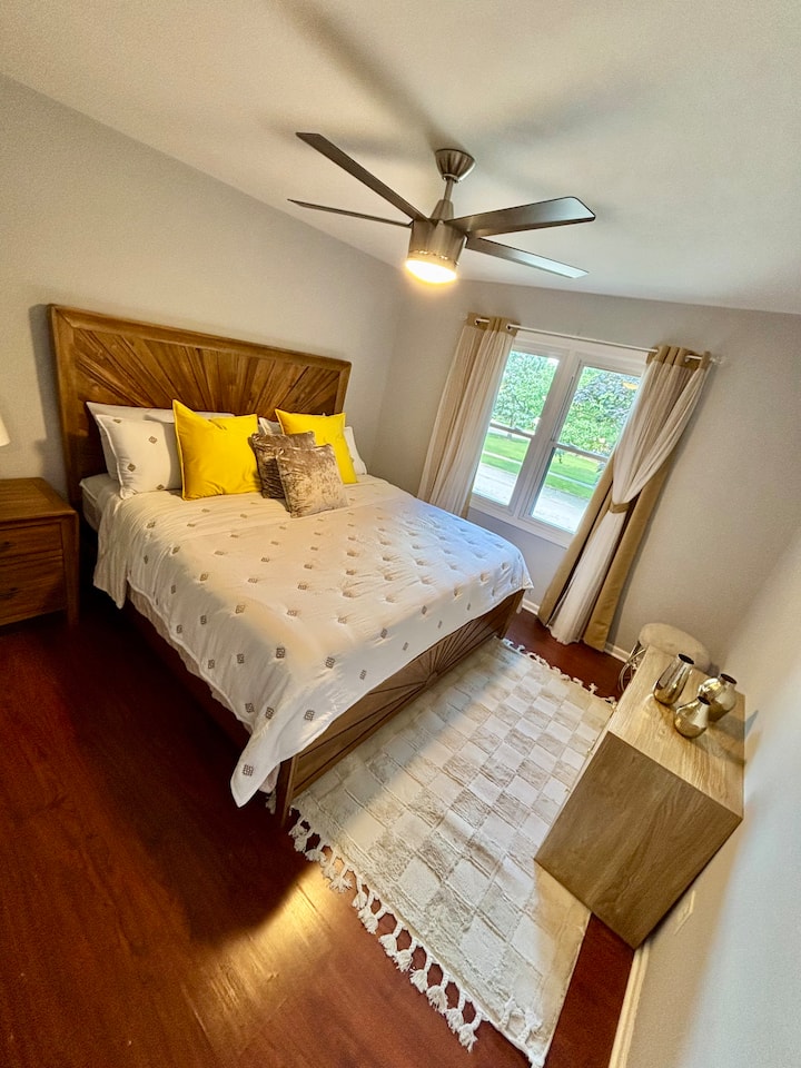 Aurora, King Beds. 5 Bd, 3 Ba, Smart Tv’s, Wifi - Aurora, IL