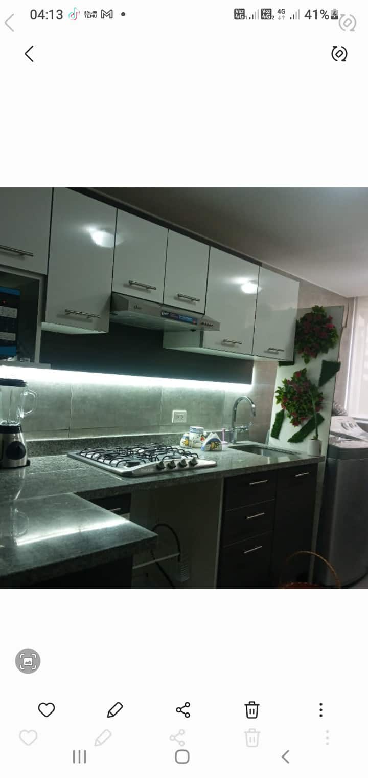 Hermosa Y Confortable Suit Frente A La Carolinaa - Quito