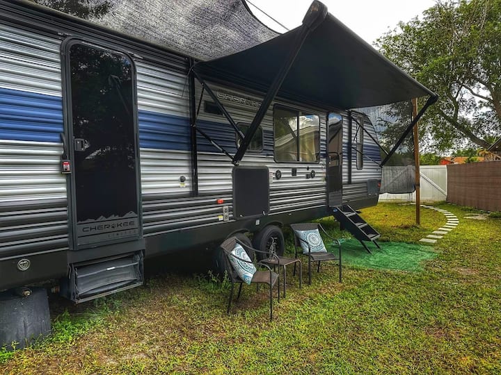 Cozy Rv, Near Orlando's Major Theme Parks. - Orlando