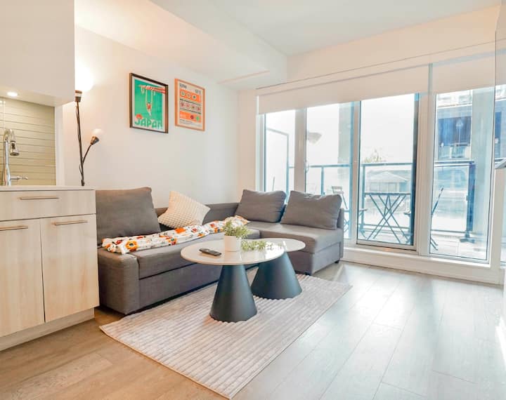 Chic Downtown Toronto 2-br Urban Retreat - Toronto, ON