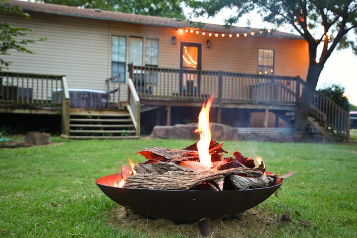 Charming Arkansas Riverfront Home With Hot Tub - Broken Arrow, OK