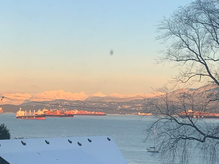 Spacious Kitsilano Beach House - Vancouver