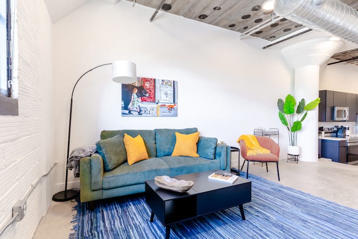 Adams & Oak: Warehouse District Gem - Peoria