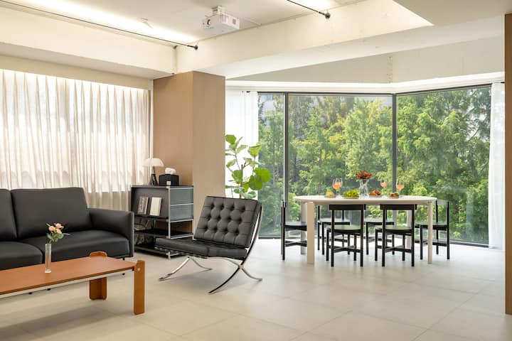 [연말할인] 홍대역9분/방3욕실2/엘레베이터/넓은공간/연트럴파크/private/짐보관.주차 - Seoul