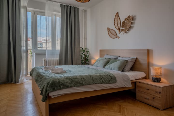 Spacious Center Residential Apartment By Tv Tower - Prague