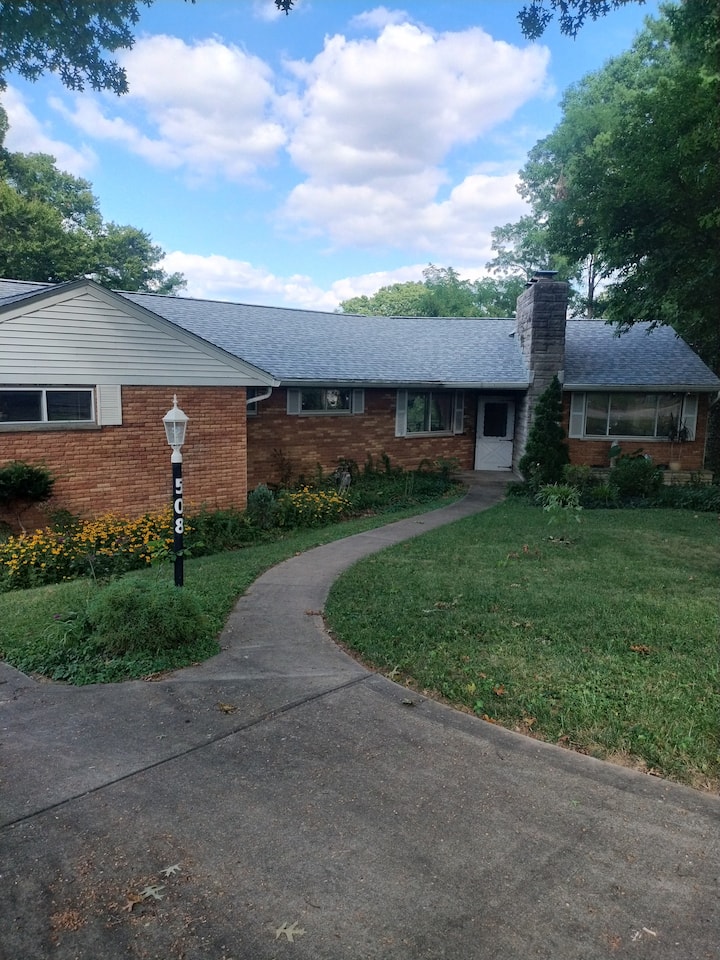 Walk To
St. Xavier H.s.
Owner Occupies 
Basement - Cincinnati