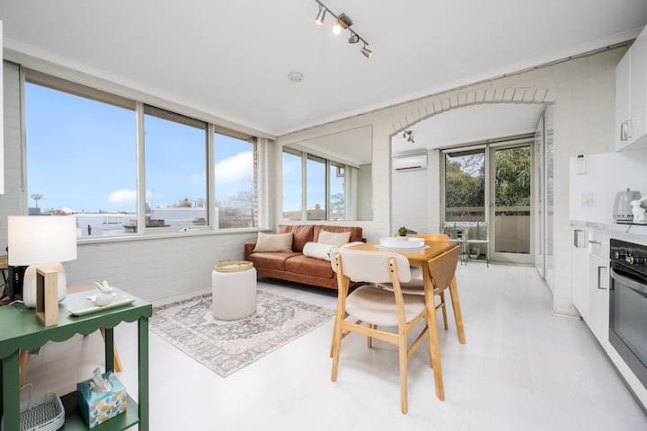 Bright Bold Beautiful – Prime Armadale Stay - St Kilda