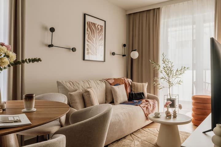Spacious 2-bedroom Apartment With Bright Interior - Krakau