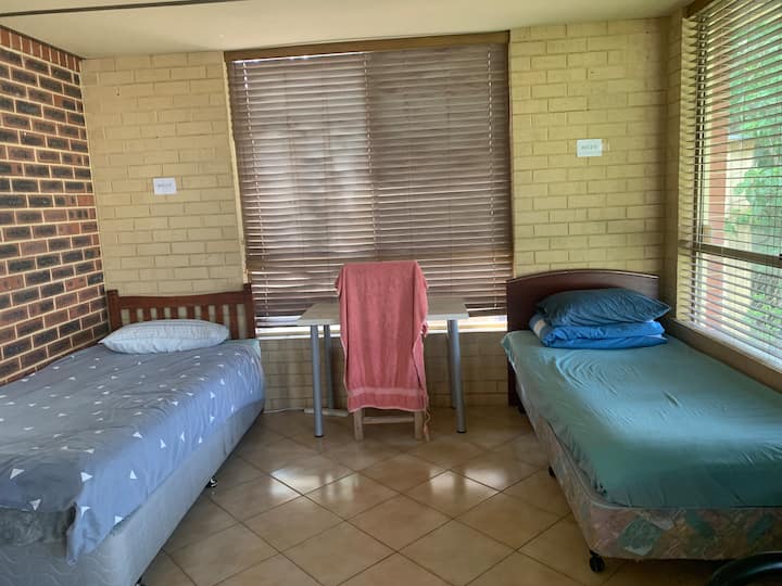 合住空间单人床 住满三人 - Joondalup