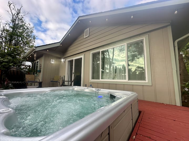 Hot Tub & Tides/akaw By The Sea - Long Beach, WA