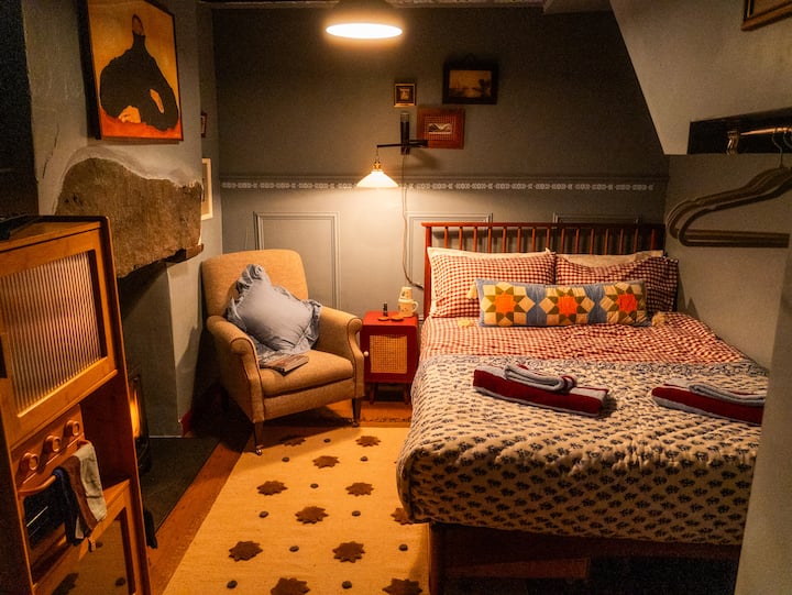 Quirky Modern Folk Inspired Studio. - Kendal