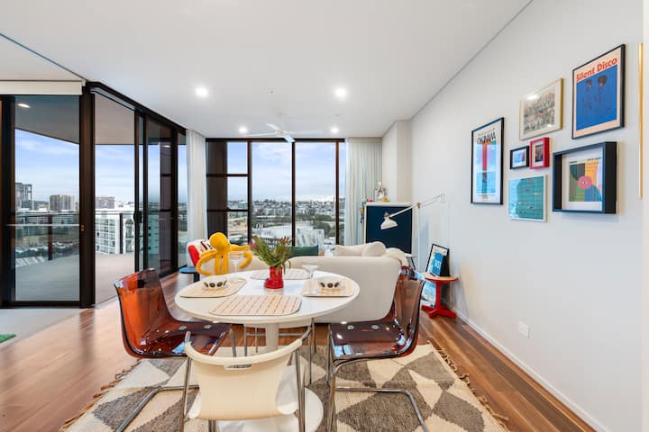 Chic Luxe Retreat | Pool Private Balcony Skyview - Australien