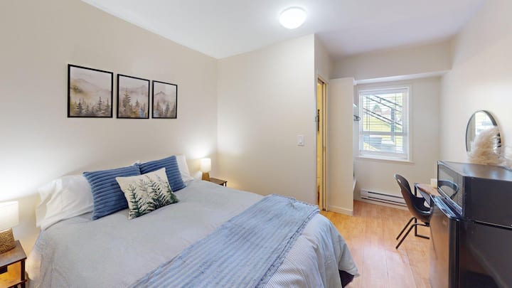 Douglas Suite #4 - Powell River