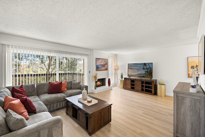 3 Bedroom Townhome Central Newport - Newport Beach, CA