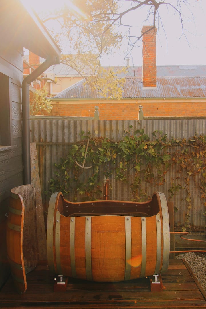 Atelier’s Den - Wood-fire Hot Tub, Center Of Town - Beechworth